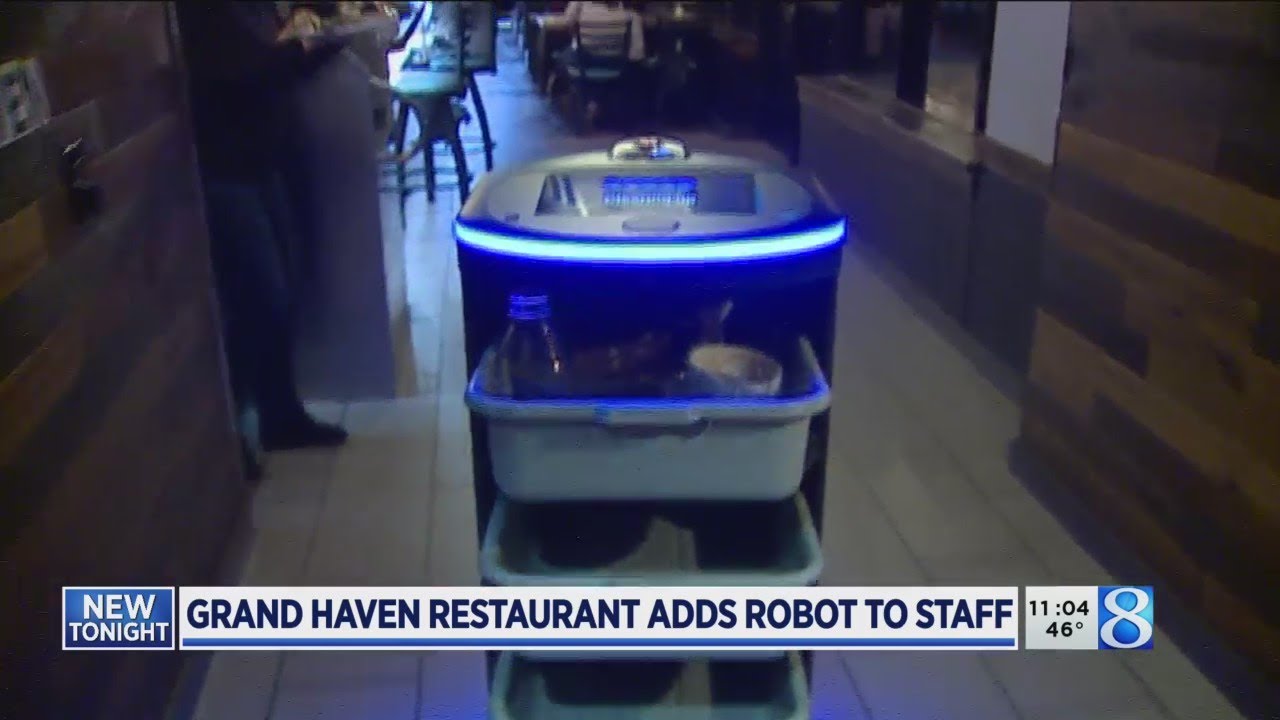 High-tech dining: Robot buses tables at Grand Haven restaurant - YouTube