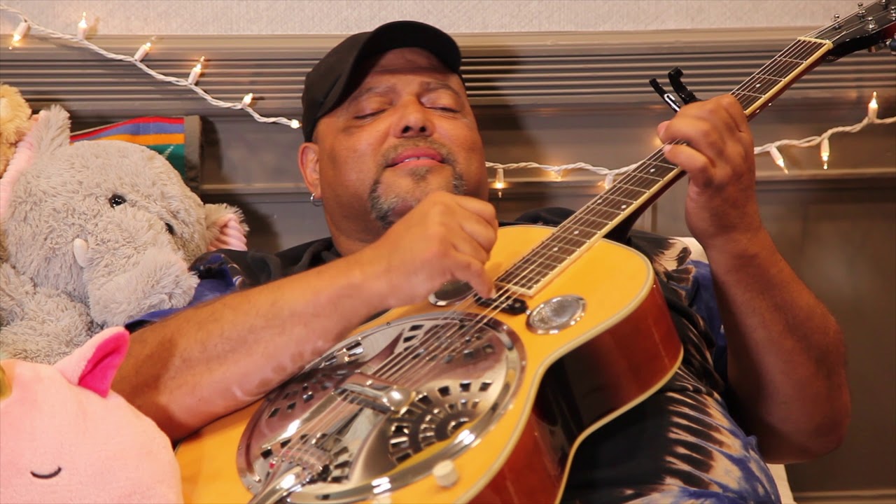 Kevin Burt performs "Your Smile" in bed | MyMusicRx 2019 - YouTube