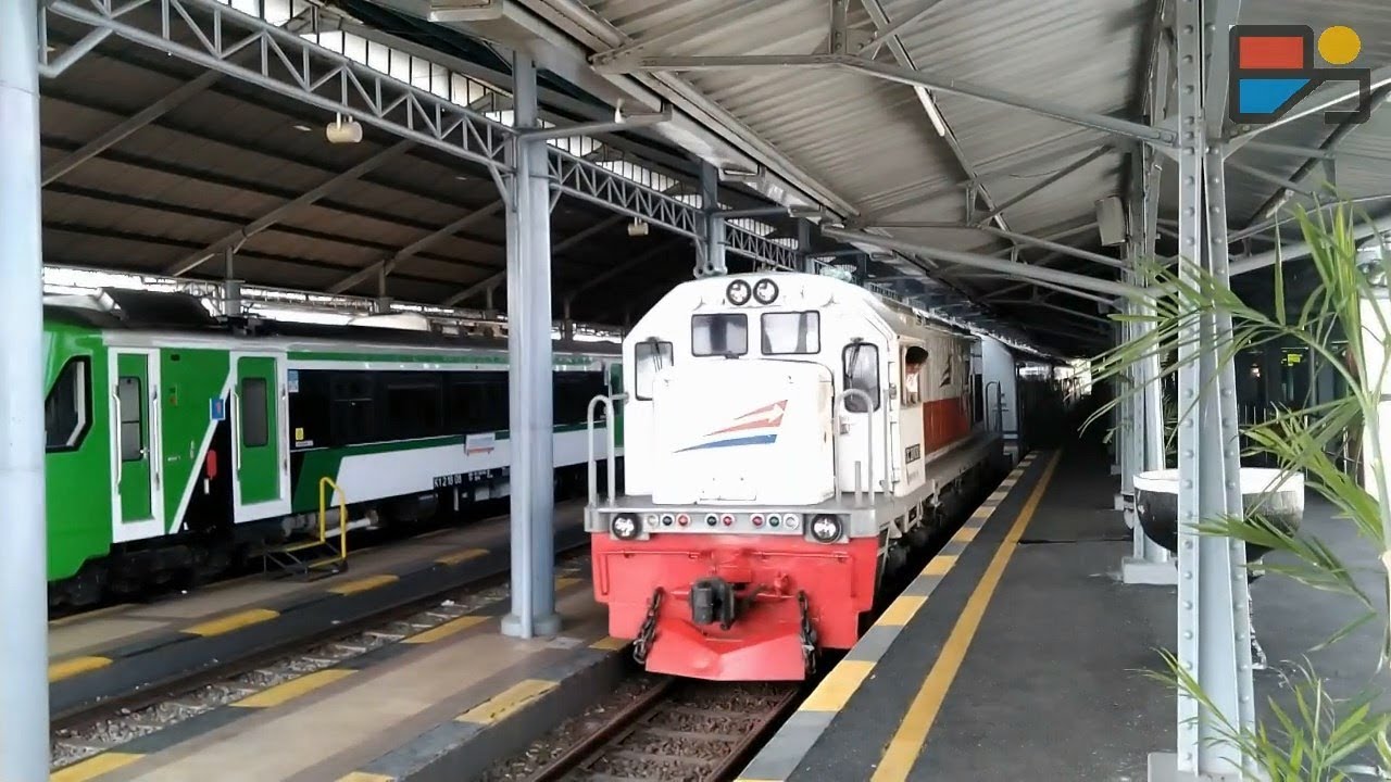 Naik Kereta Api malioboro Ekspres dari Solo ke Jogja - YouTube