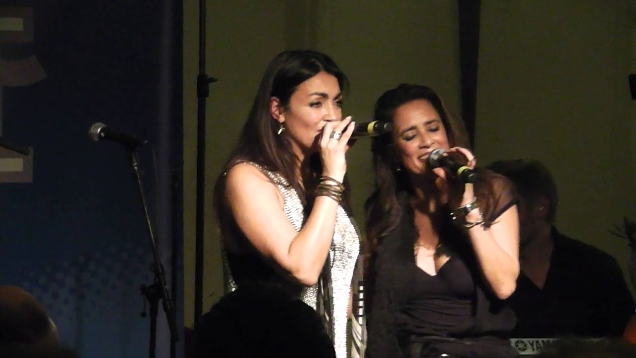 Loïs Lane live @ FAME Plaza (I Wanna Be) - YouTube