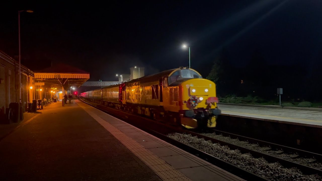 Europhoenix 37407 powers through Spalding on 1Z43 Norwich to London ...