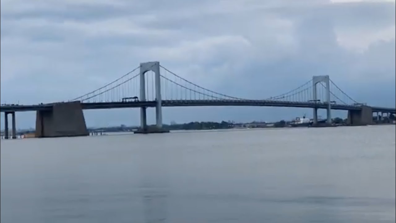 Little Bay Park, walking path along Little Neck Bay in Bayside, Queens ...