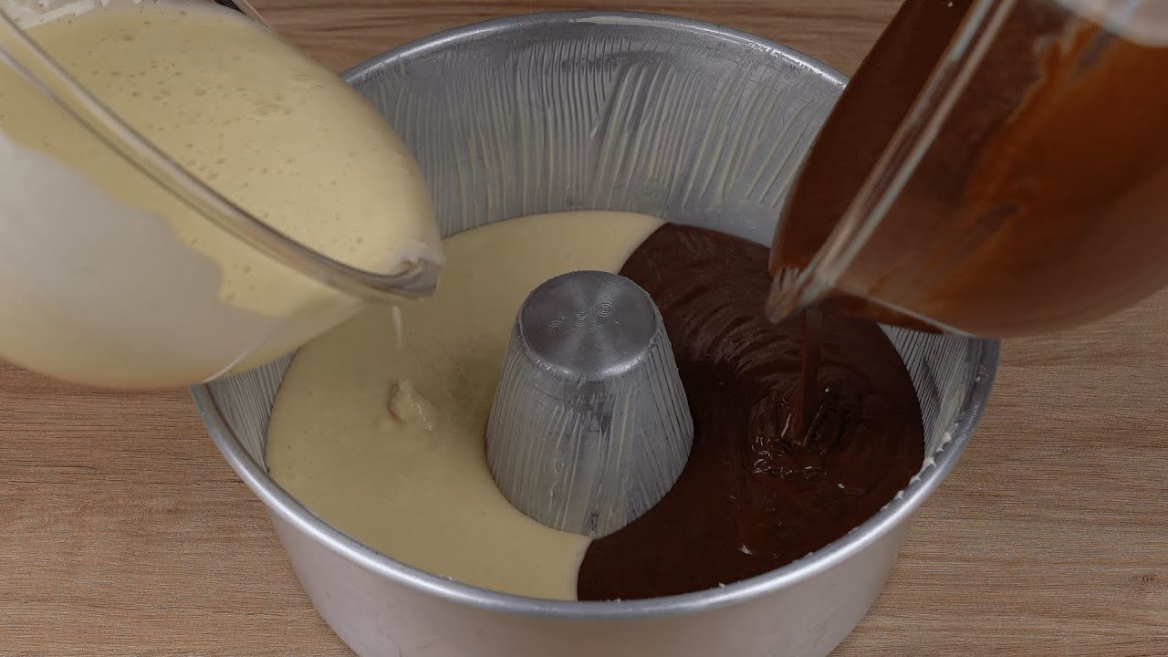 2 CAKES IN 1! Add two different batters in a cake tin and see how ...