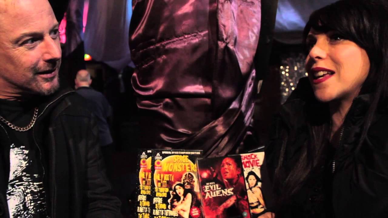 Cyberschizoid interviews the UK's Mistress of Horror EMILY BOOTH - YouTube