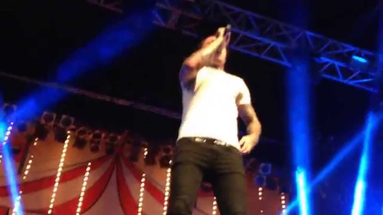 Falling in reverse performing Raised by Wolves live 5/13/2015 - YouTube