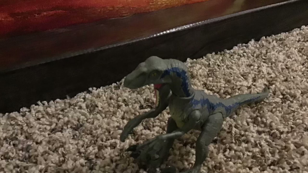 Blue vs spinosaurus stop motion - YouTube