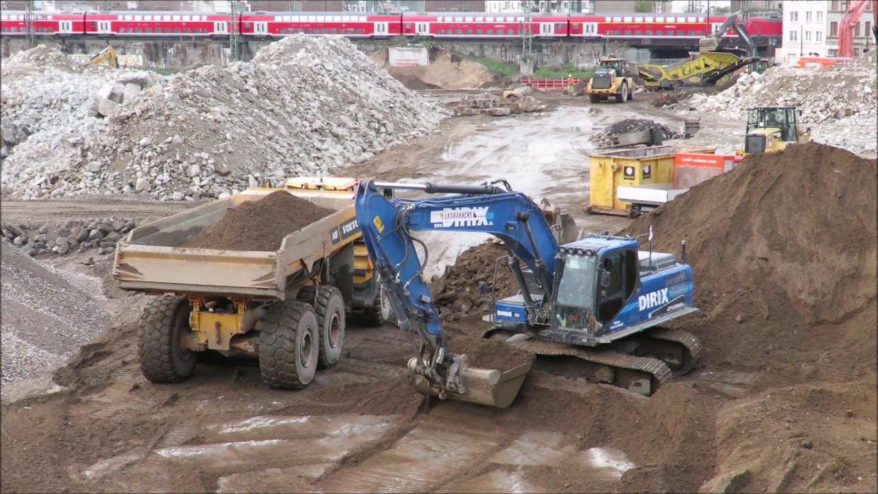 Bagger Doosan DX 255 lädt Dumper - YouTube