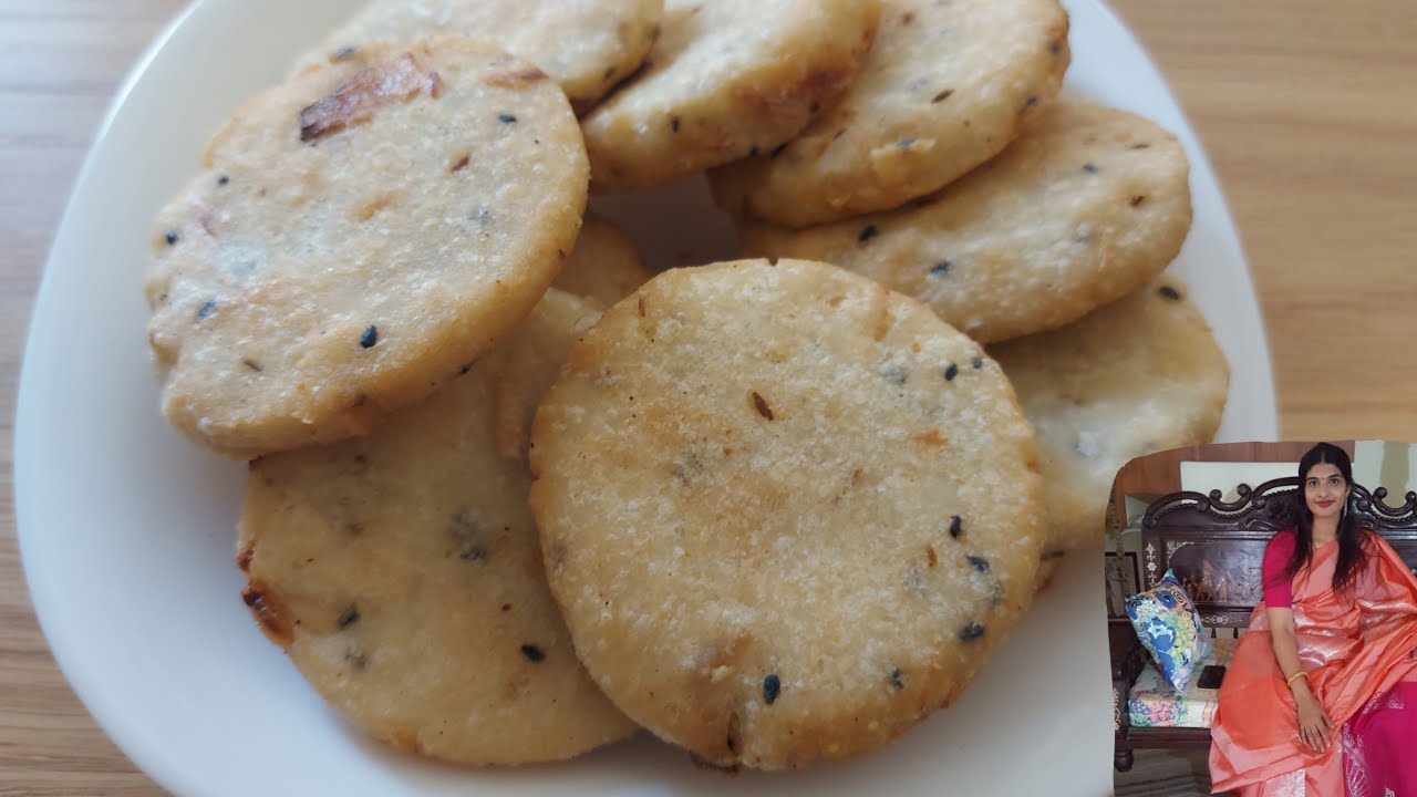 Poricha Pathiri / പൊരിച്ച പത്തിരി - YouTube