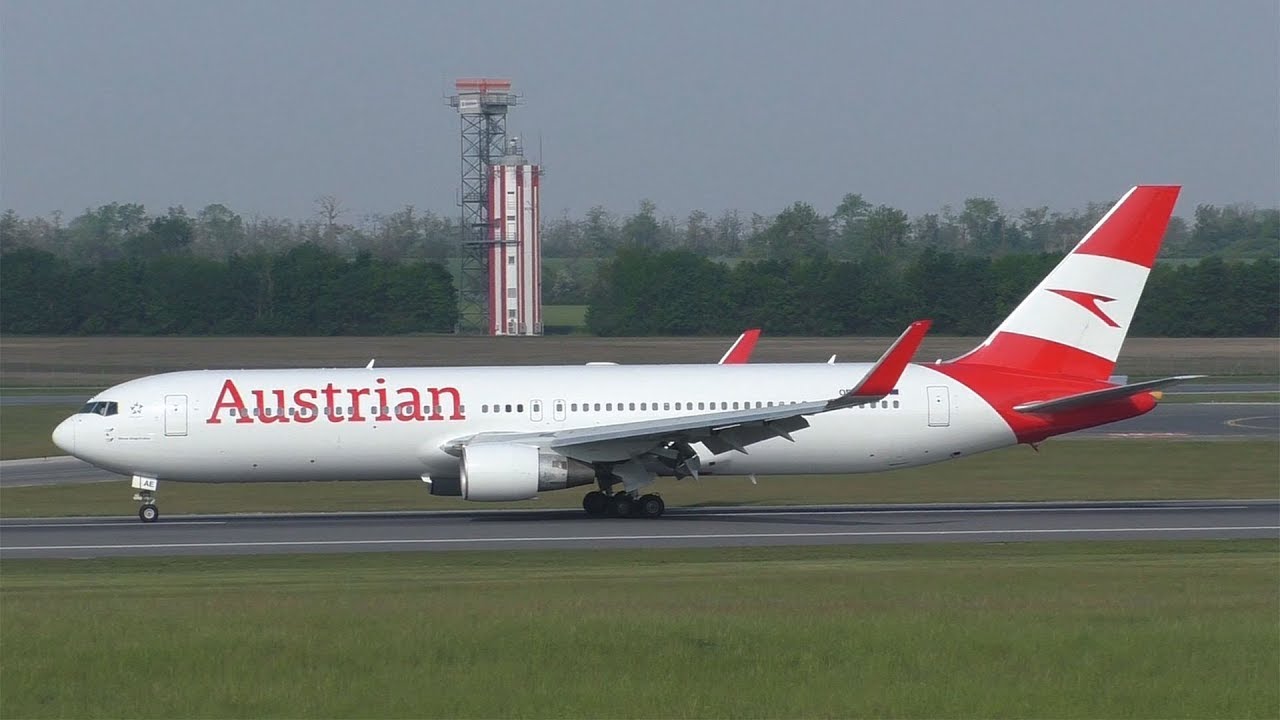 Austrian Airlines Boeing 767 landing at Vienna Airport | OE-LAE - YouTube