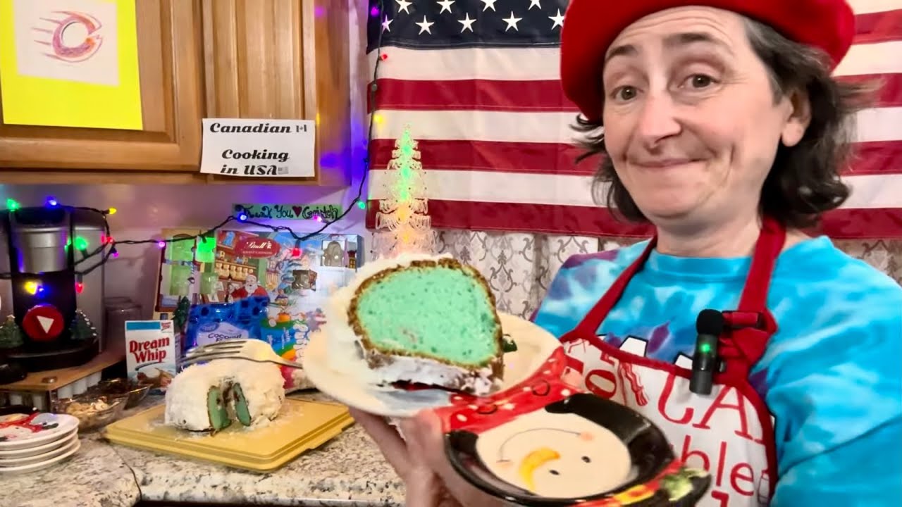 Christmas Bumble Cave Cake!! (December 8) - YouTube