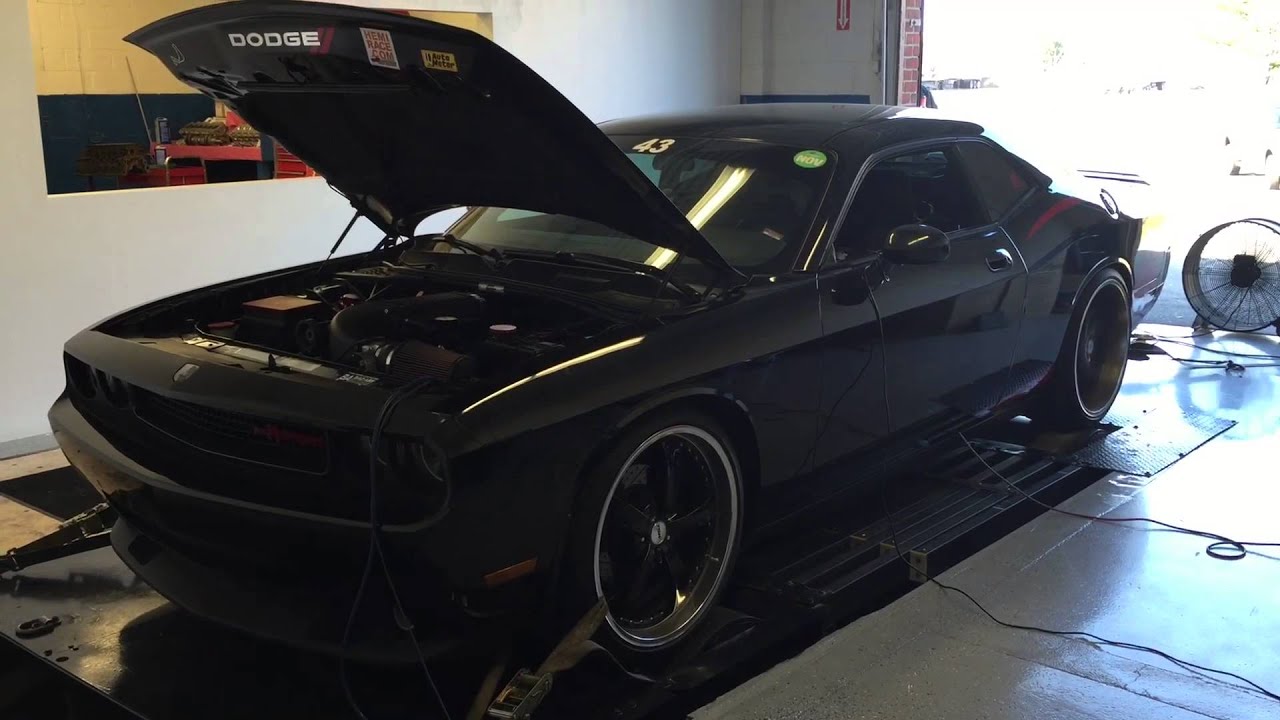 392 Hemi stroker 2.9 Whipple SC First run on start tune - YouTube