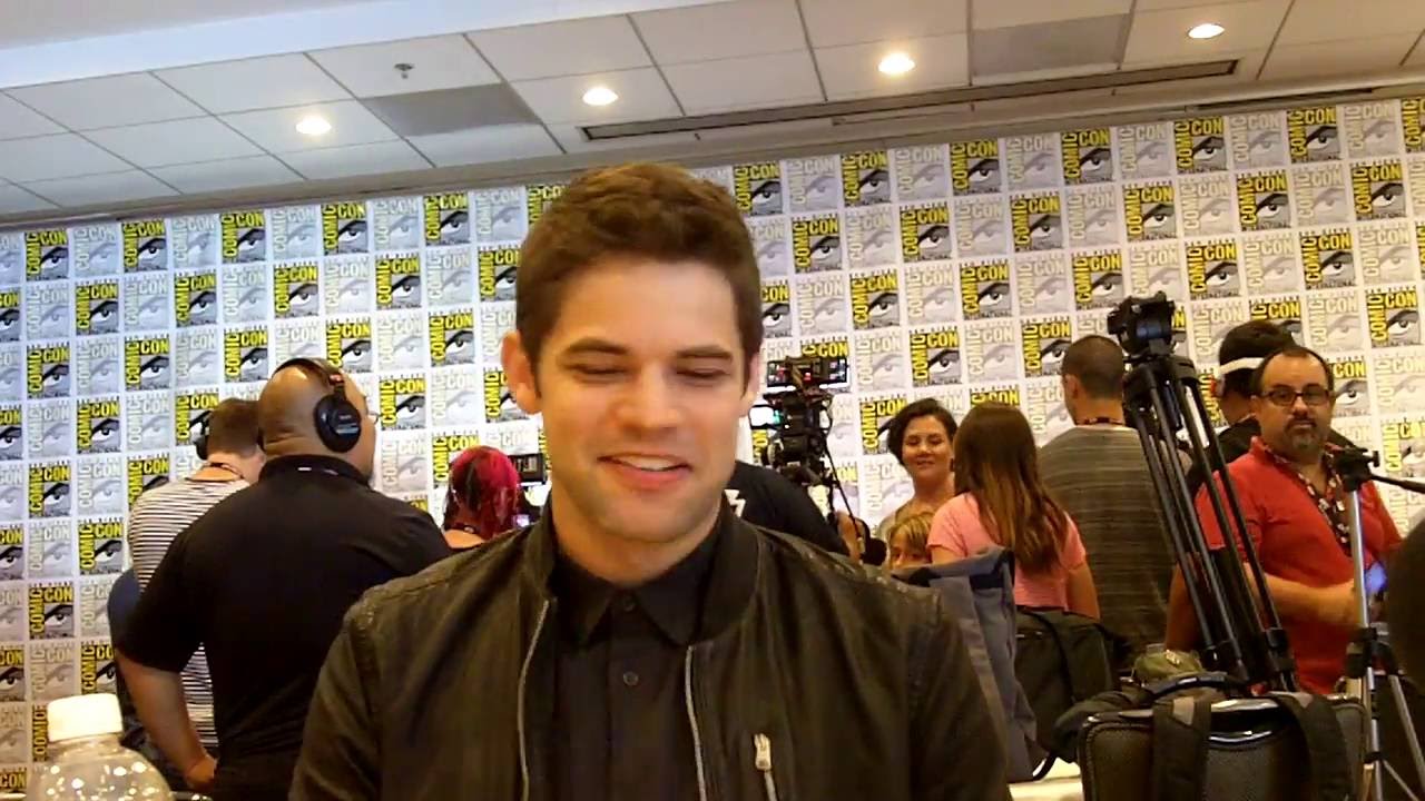 SDCC 2016: Supergirl - Jeremy Jordan (Winn) talks getting to meet ...