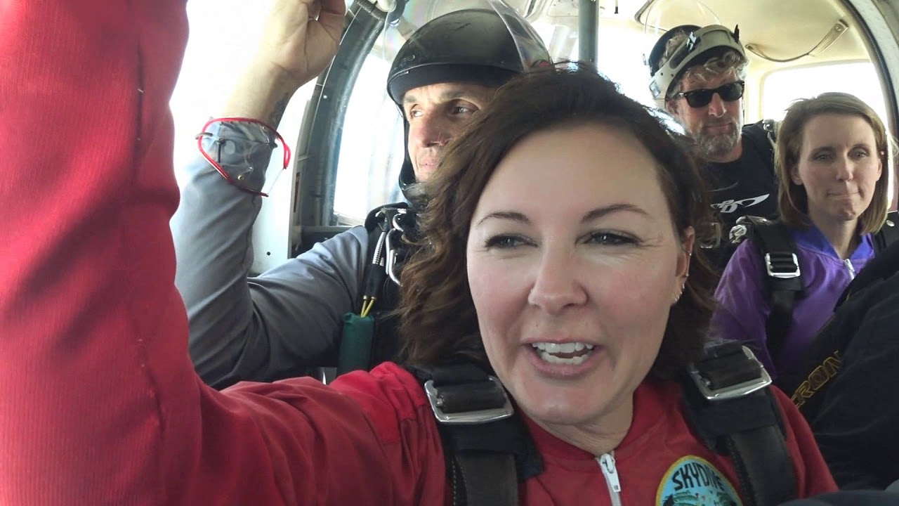 Skydive DeLand welcomes Robin - YouTube