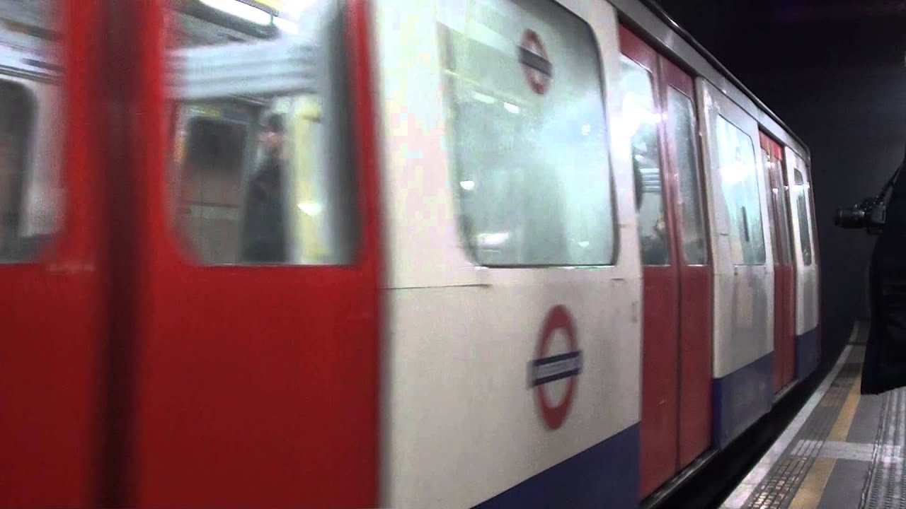 (HD) A westbound H&C Line C Stock train arrives at Great Portland ...