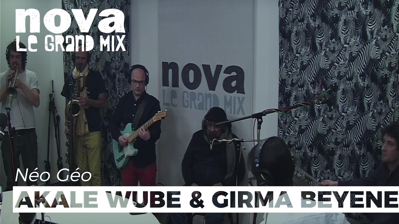 Akalé Wubé & Girma Bèyènè | Live Salon de Musique de Néo Géo - YouTube
