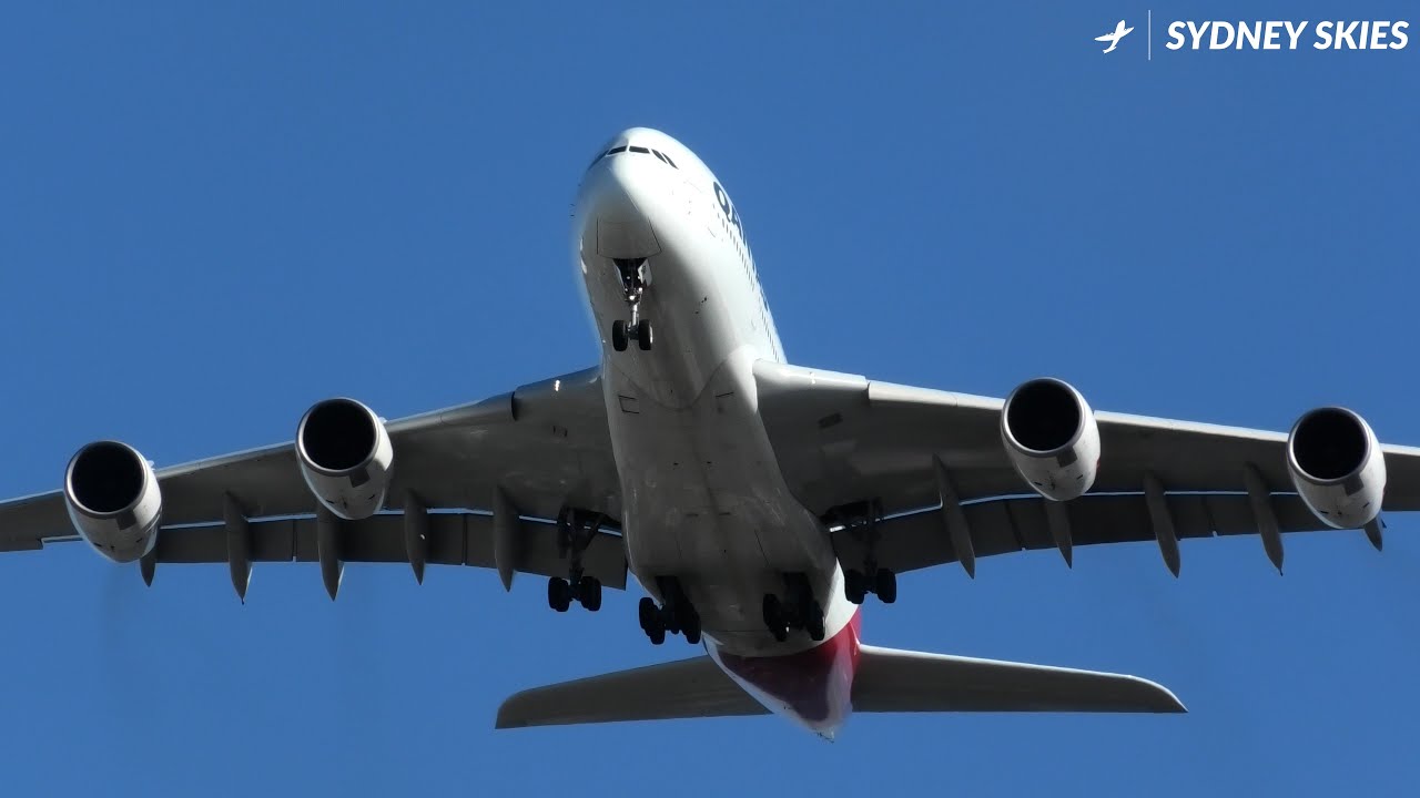 Qantas Airbus A380 Approach and Overhead Close Up! Sydney Plane ...