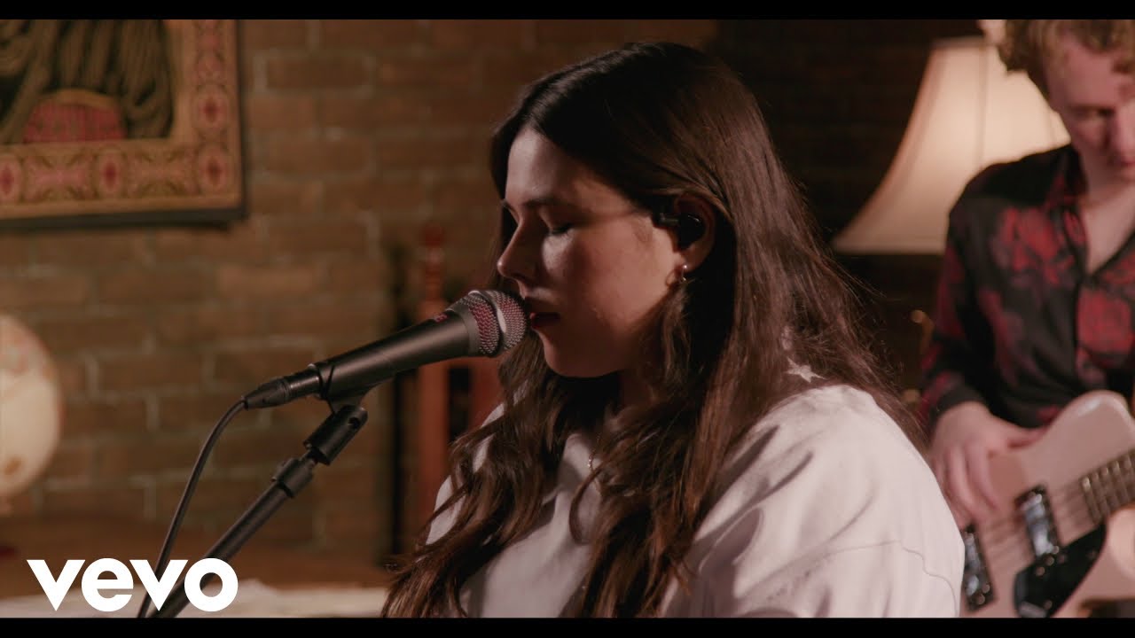 Gigi Perez - Karma [Live Session] - YouTube