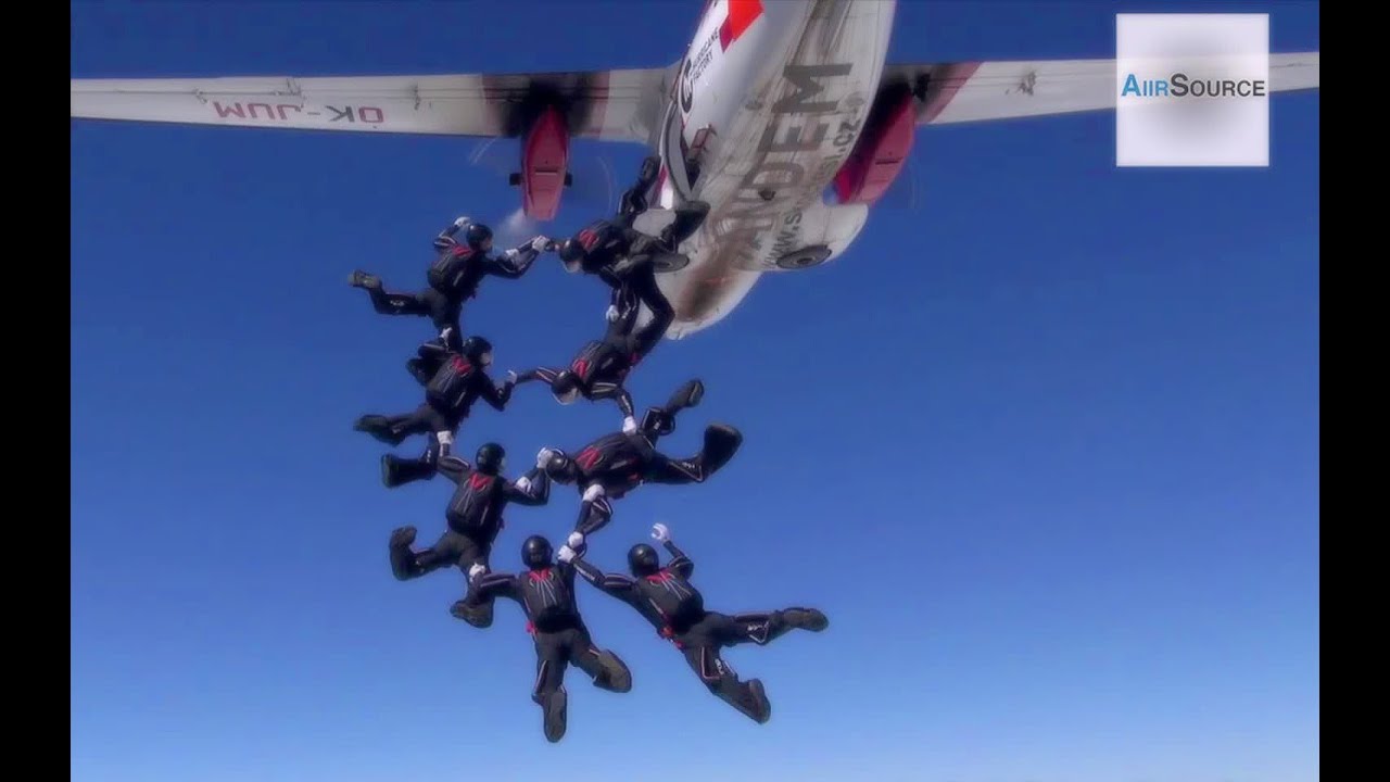 U.S. Army Parachute Team "Golden Knights" 8-way Team Formation ...