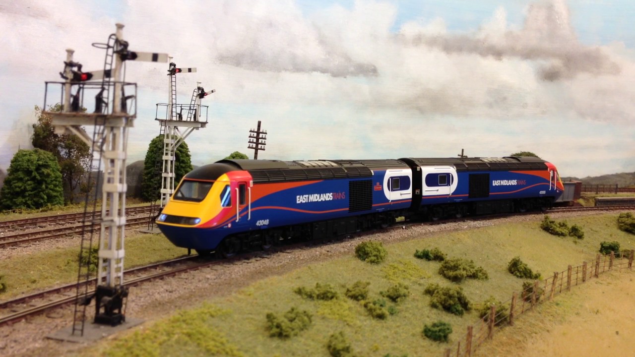 VP185 HST - new cooler group, compressor & horn sounds - YouTube