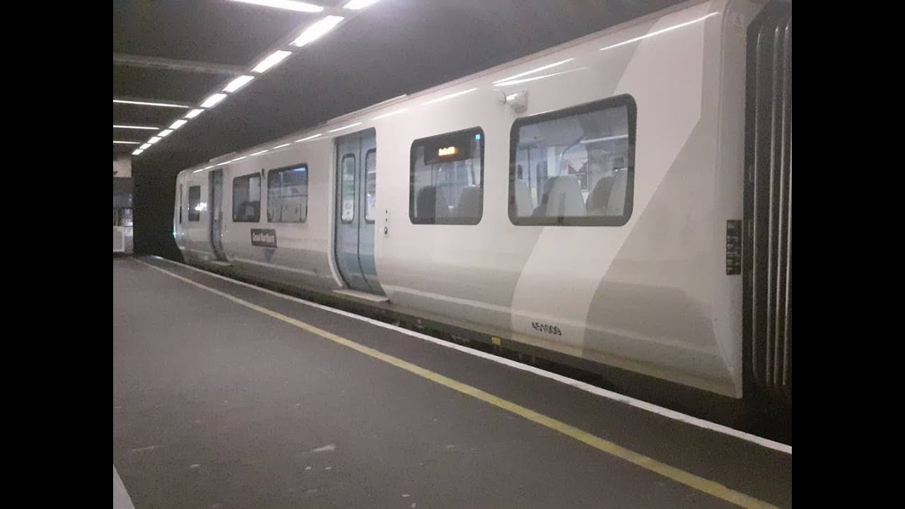 Northern City Line - Class 717 - Leaving Highbury & Islington Station ...