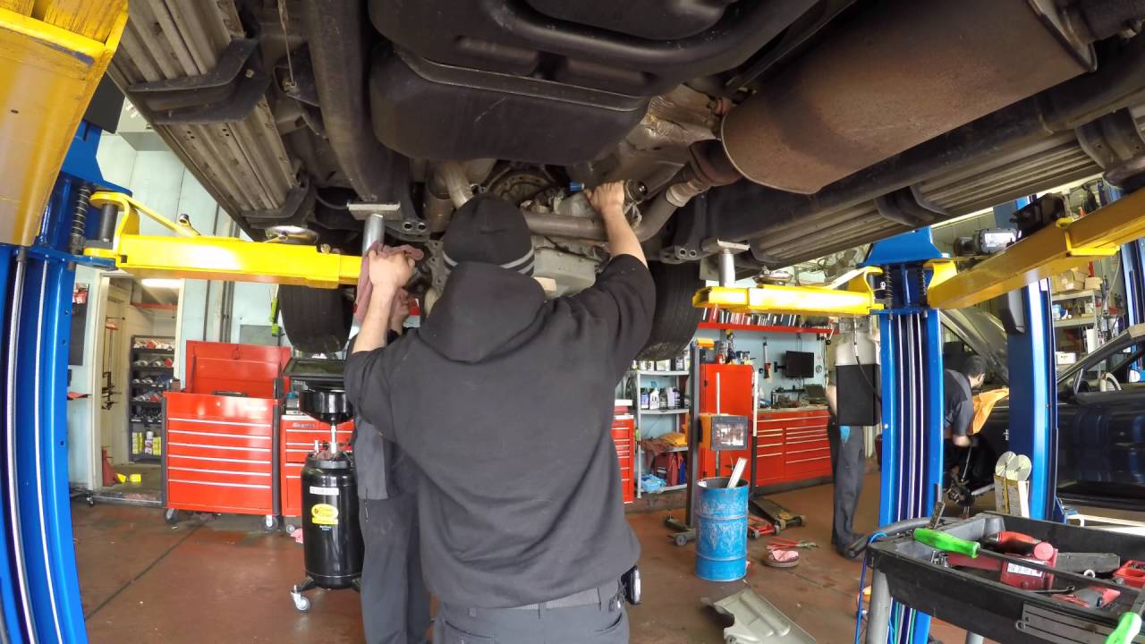 Automotive Specialists removing Ford Expedition Transmission - YouTube
