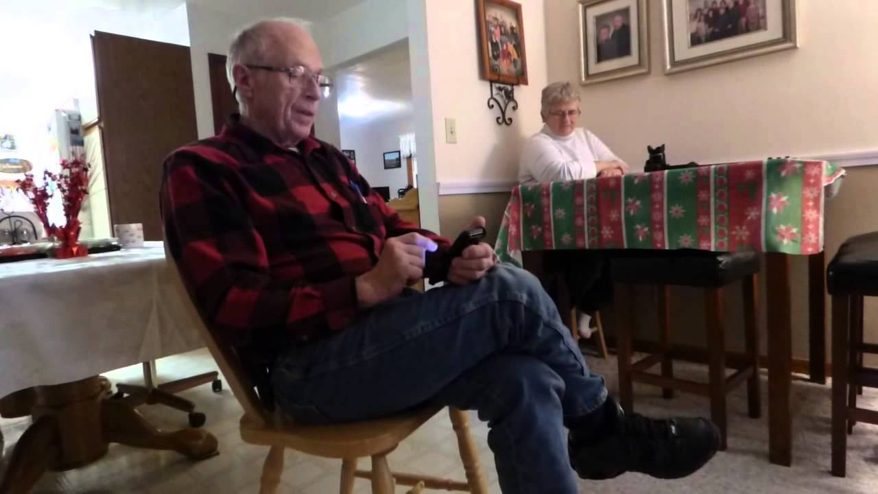 Boe Family Reads the Christmas Story Christmas 2014 - YouTube