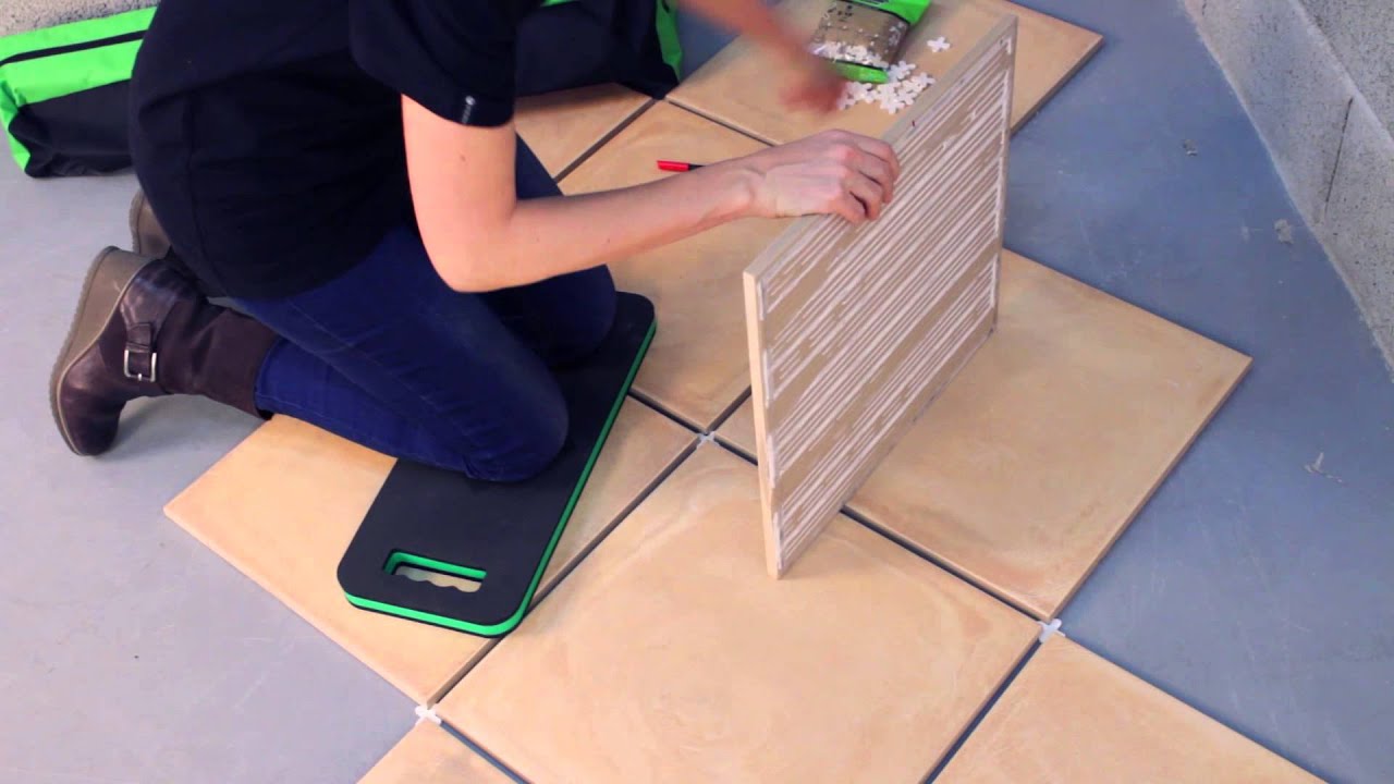 Cómo cortar en diagonal una baldosa... TOOLIT - YouTube