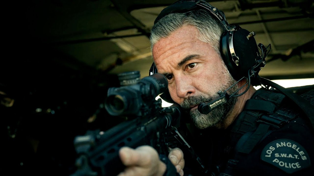 Deacon Chases The Kidnapper - S.W.A.T. 4x10 - YouTube