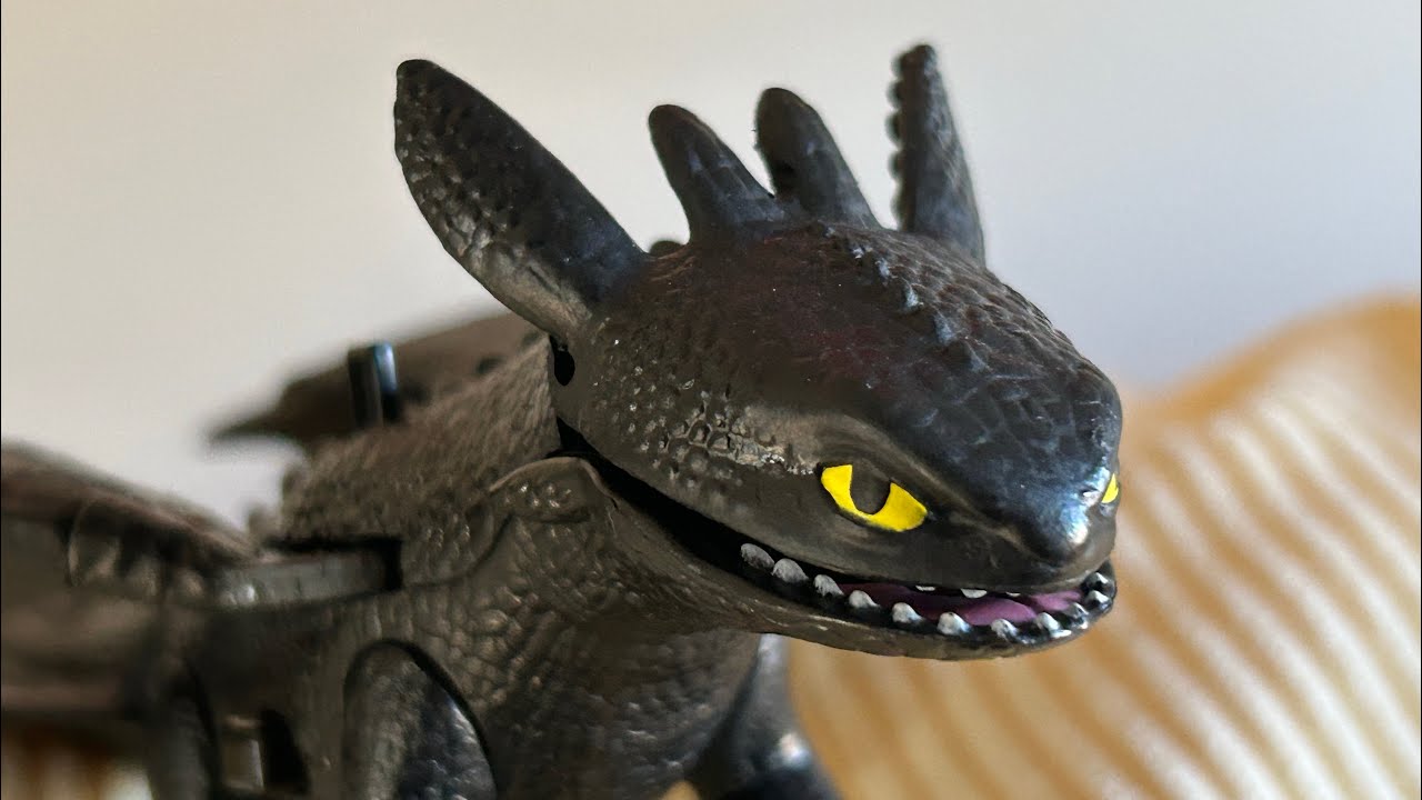 How To Train Your Dragon Missile Firing Night Fury - YouTube