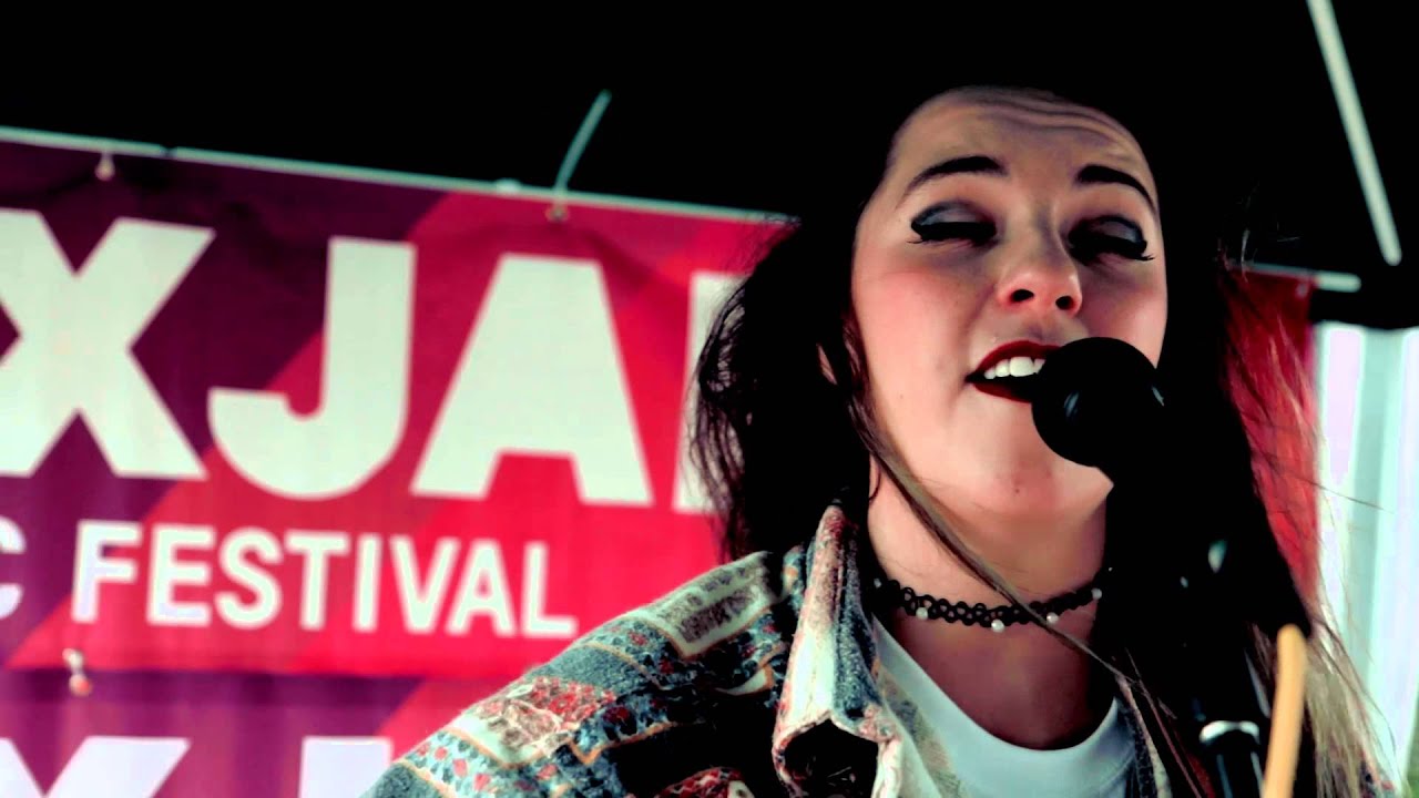 Shake It Off (Taylor Swift Cover)- Lucy May Walker - YouTube