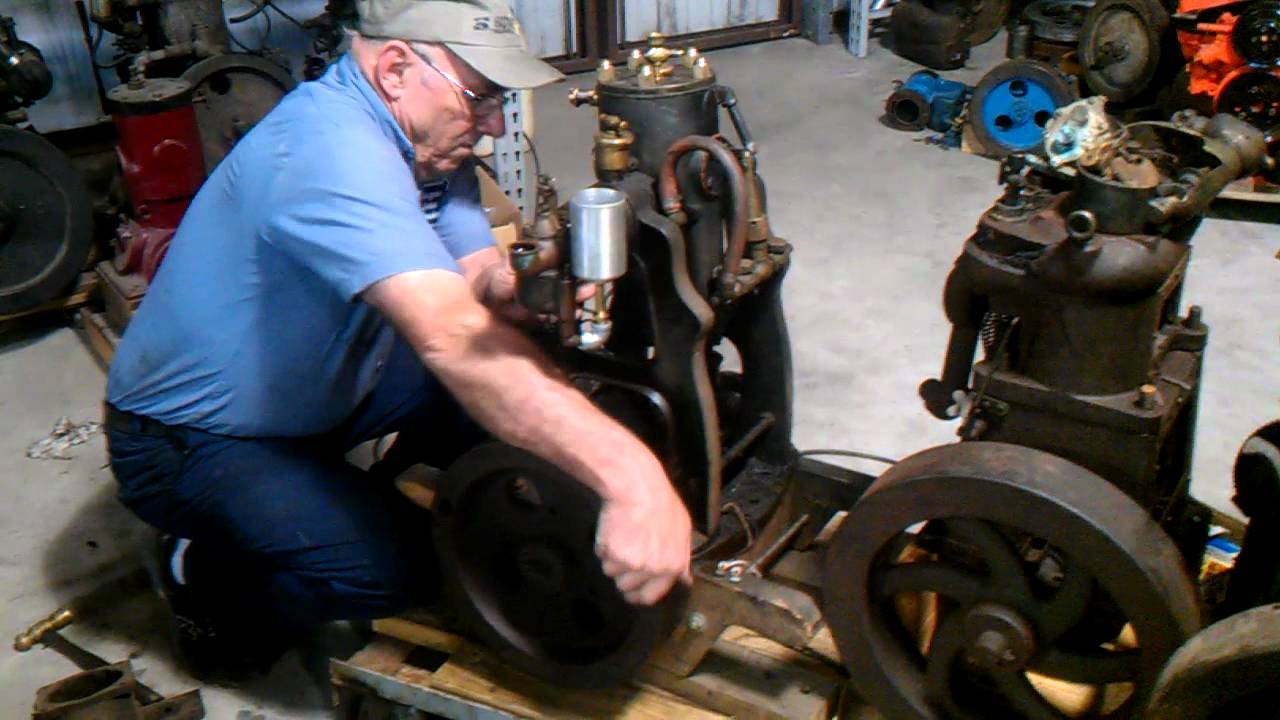 Articulating cylinder 2 stroke putt putt motor - YouTube