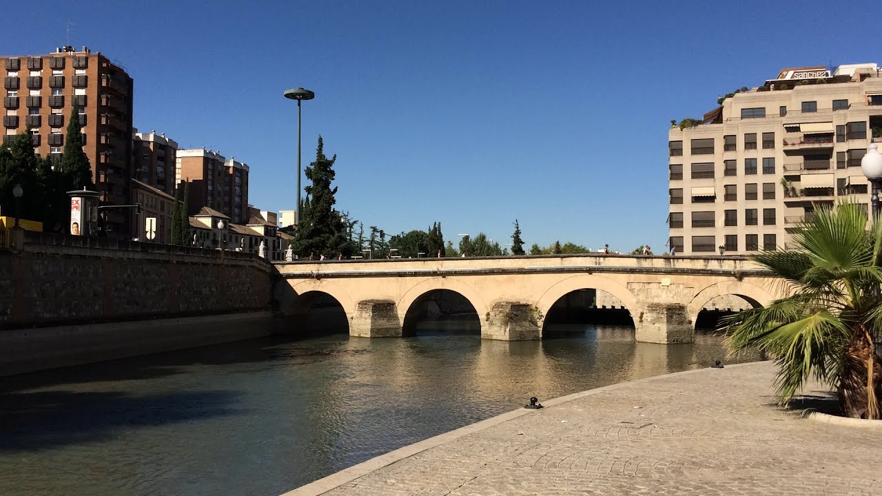 GRANADA | CENTRO | Embarcadero del río Genil cerca del puente romano ...