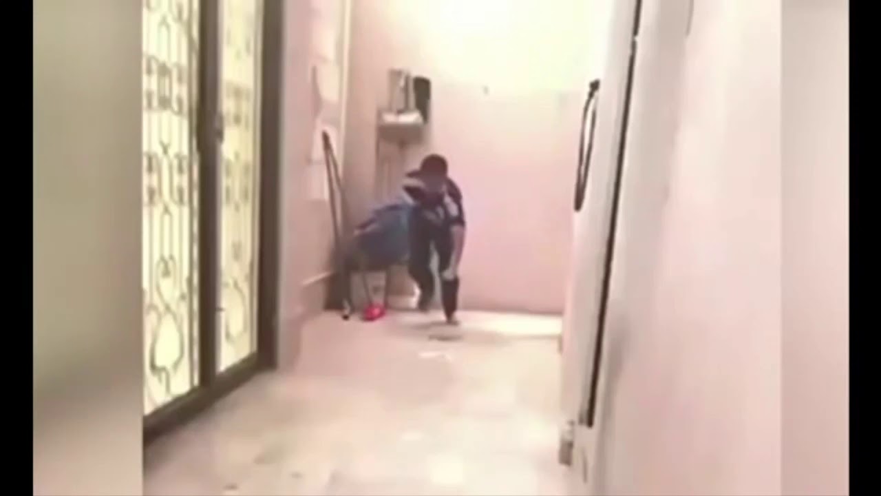 Guy chased by cheetah/leopard meme - YouTube