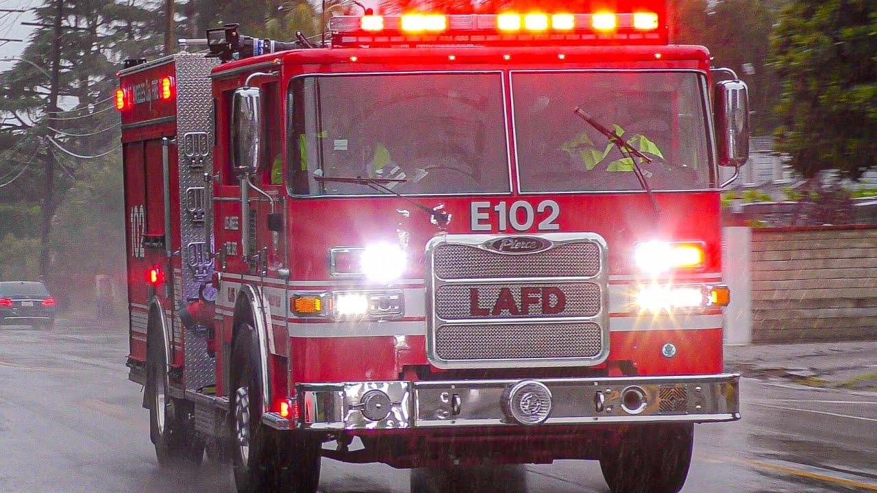 LAFD Engine 102 Responding - YouTube