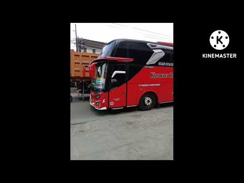 Bus artis Kosuara Trans melintas di jalan leles Pabrik Cangsin Garut @
