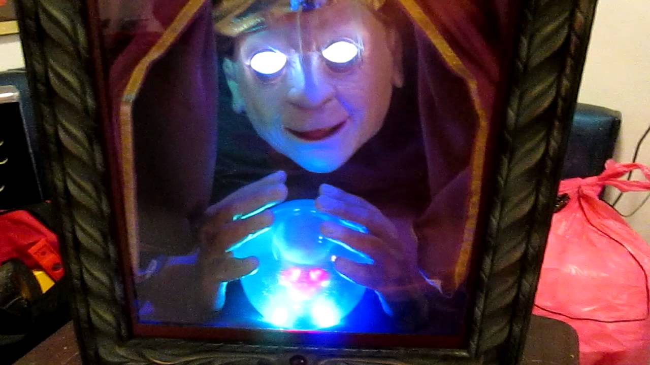 GEMMY ANIMATRONIC ZULTAN TALKING FORTUNE TELLER - YouTube