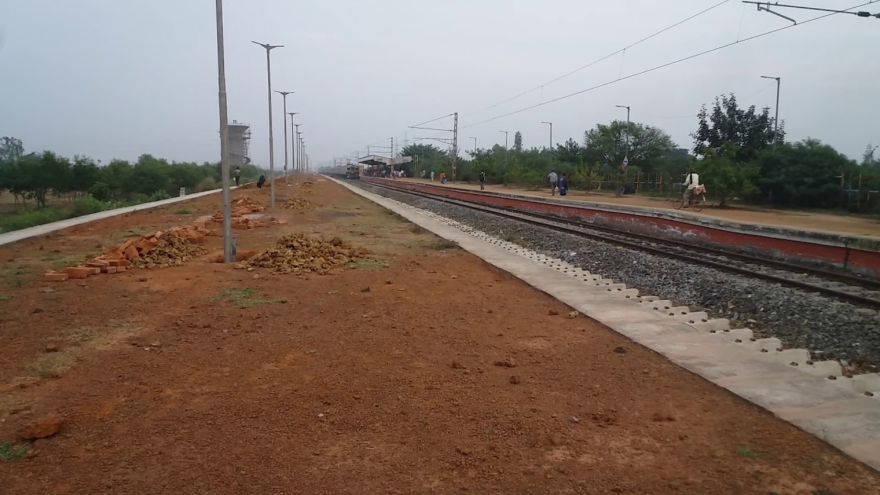 Up Hwh-Gogt local is entering in Goghat Railwaystation - YouTube