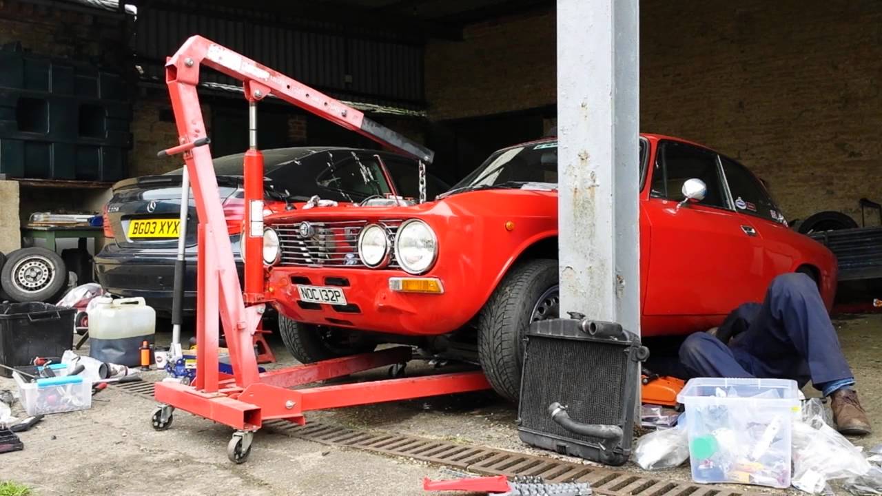 Alfa 105 engine removal attempt 1(1) - YouTube