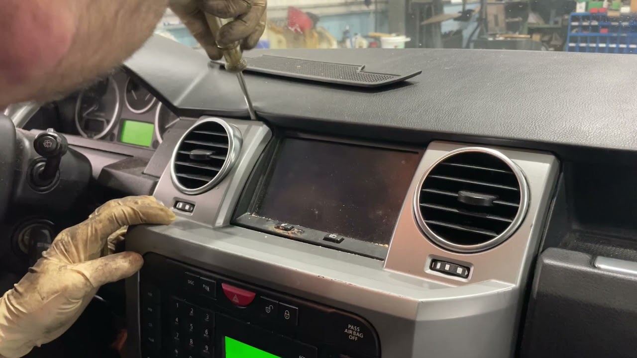 How to replace the screen in a 2007 Land Rover lr3 - YouTube