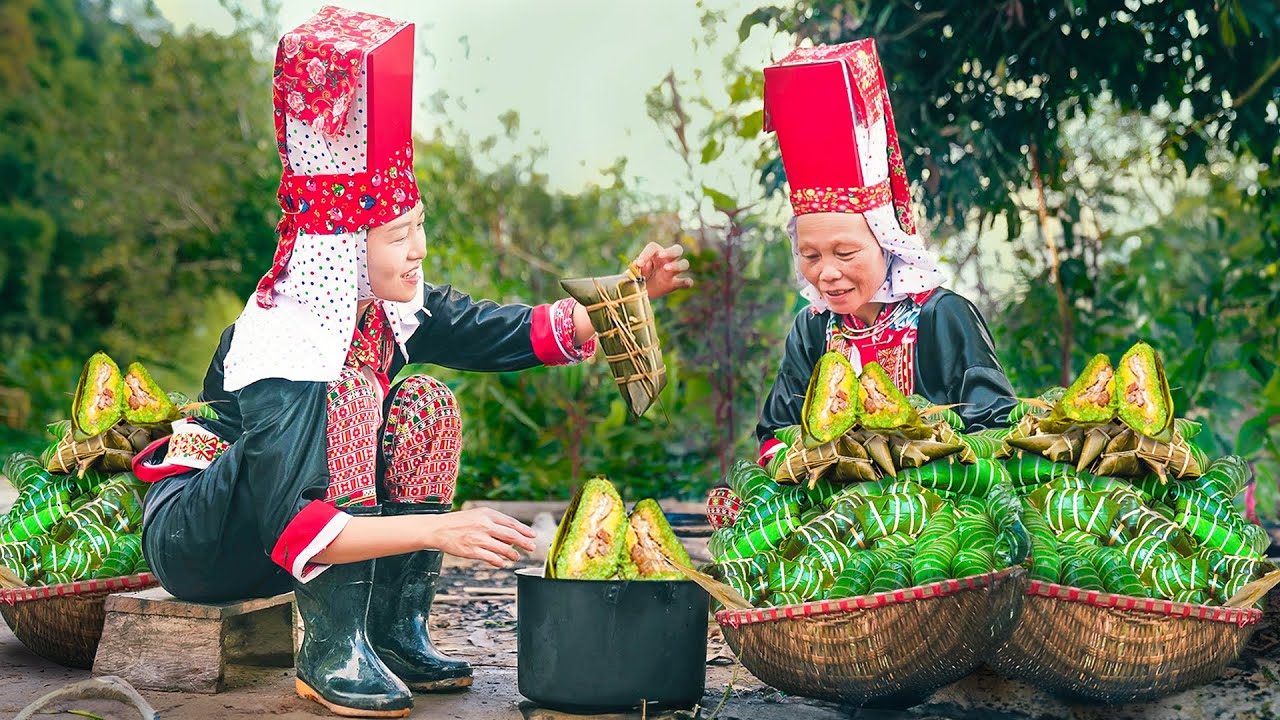 Harvesting ingredients in forest and cooking Banh Chung Gu with Mom ...