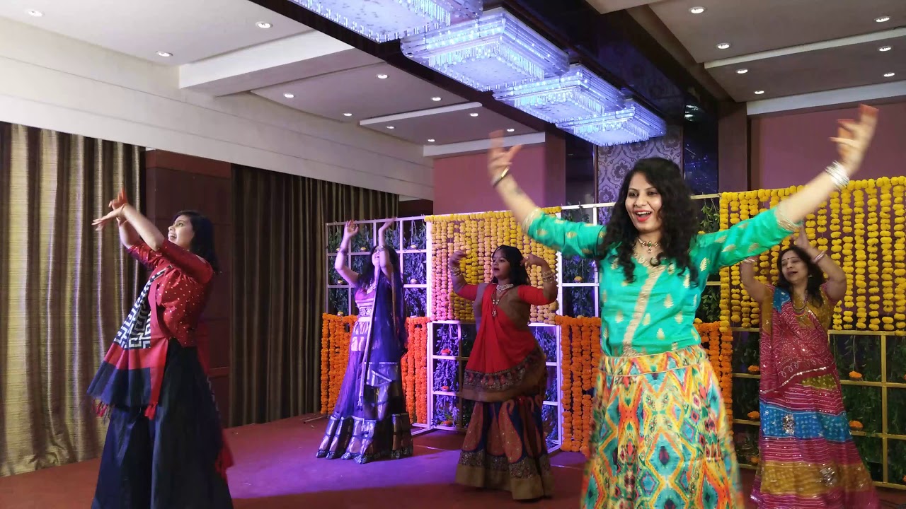 Dance 💃 performance at Sangeet Sandhya by my daughter Priyanshi Jha ...