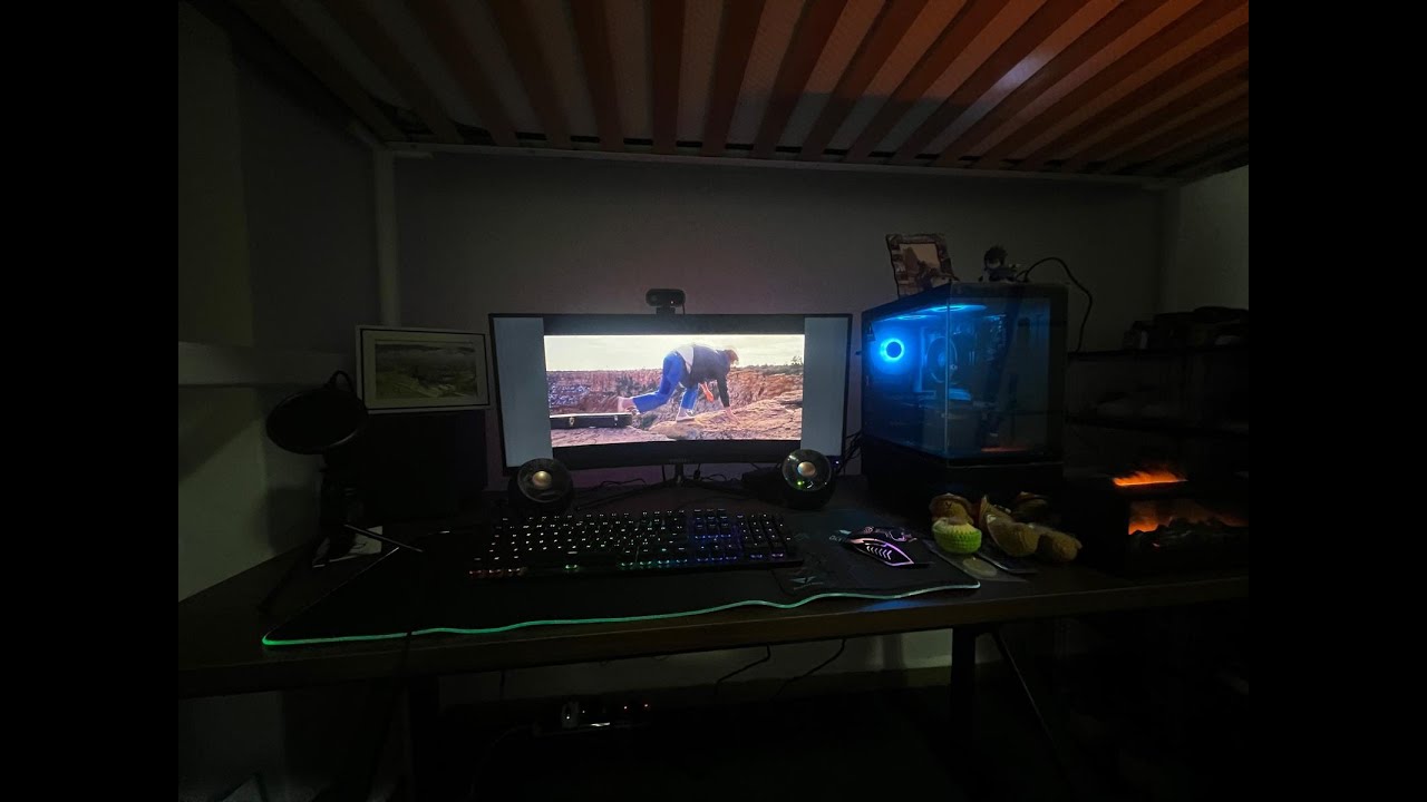 MY VERY FIRST PC SETUP! - YouTube