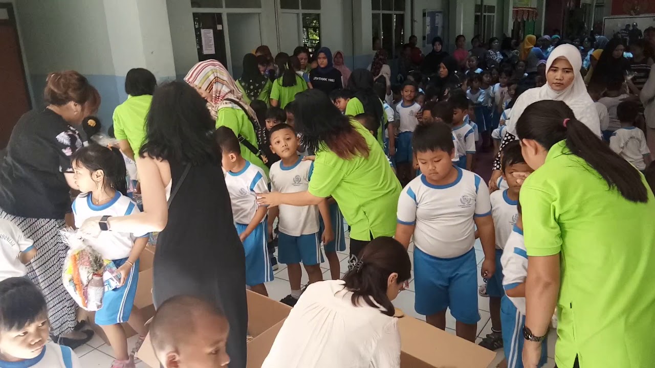 Pembagian snack paud cpi marunda - YouTube