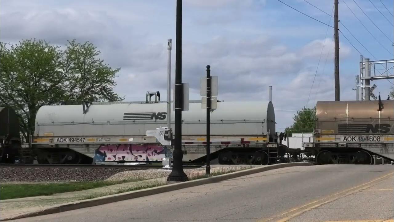 BNSF 4542 East in Princeton, IL 5/4/24 - YouTube