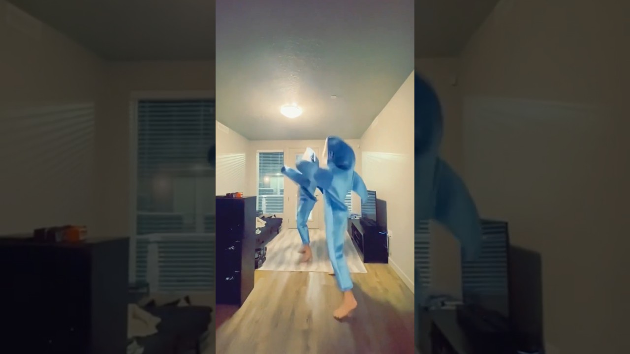 Left Shark Joins other Left Shark dancing to #KatyPerry 🦈 # ...