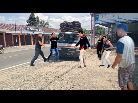 PREMAN DIKEROYOK KARYAWAN TOKO BANGUNAN GARA 2 NGAKU PEMILIK TANAH YANG ASLI