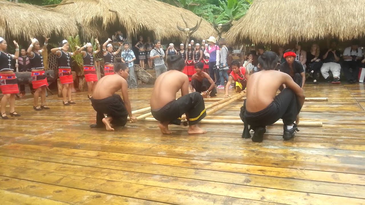 Bamboo Dance from Yunnan, China - YouTube