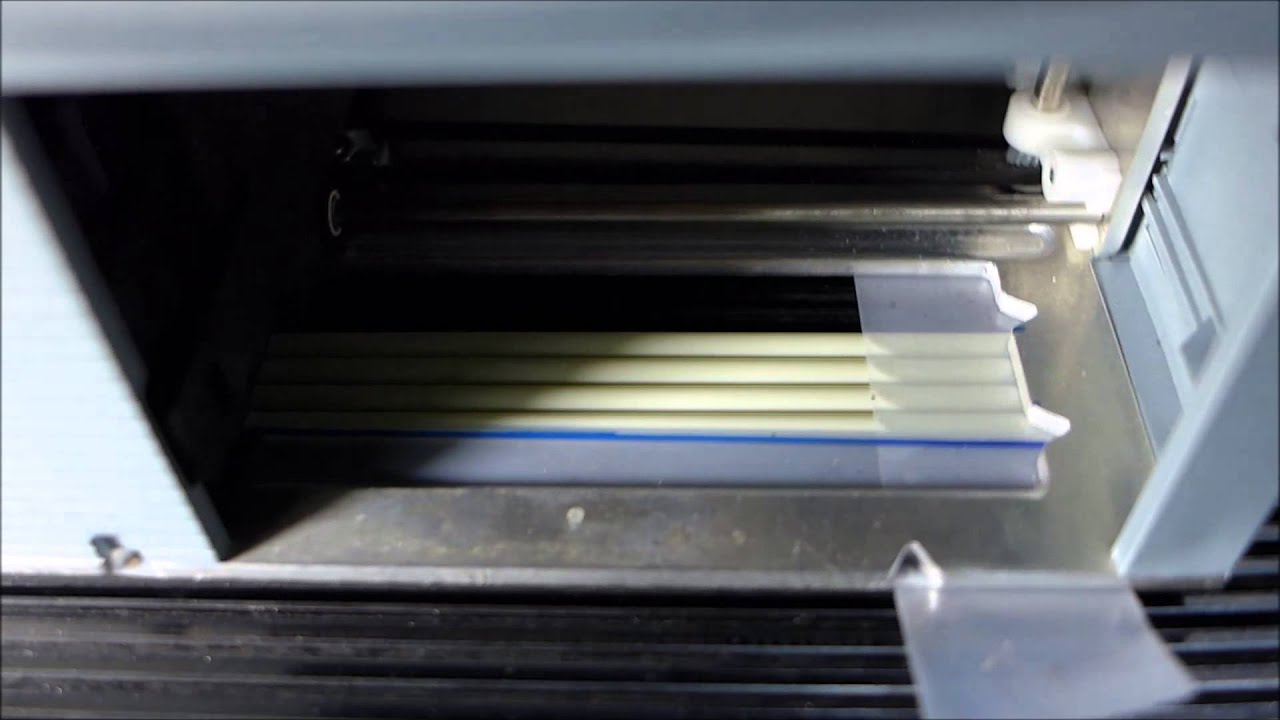 Handheld Inkjet Printer marking 2mm diameter round tubes - YouTube