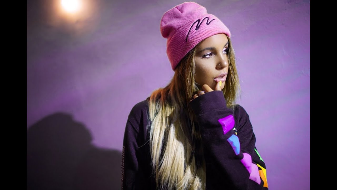 'There She Goes' - The La's - Magga Braco - w/lyrics - YouTube