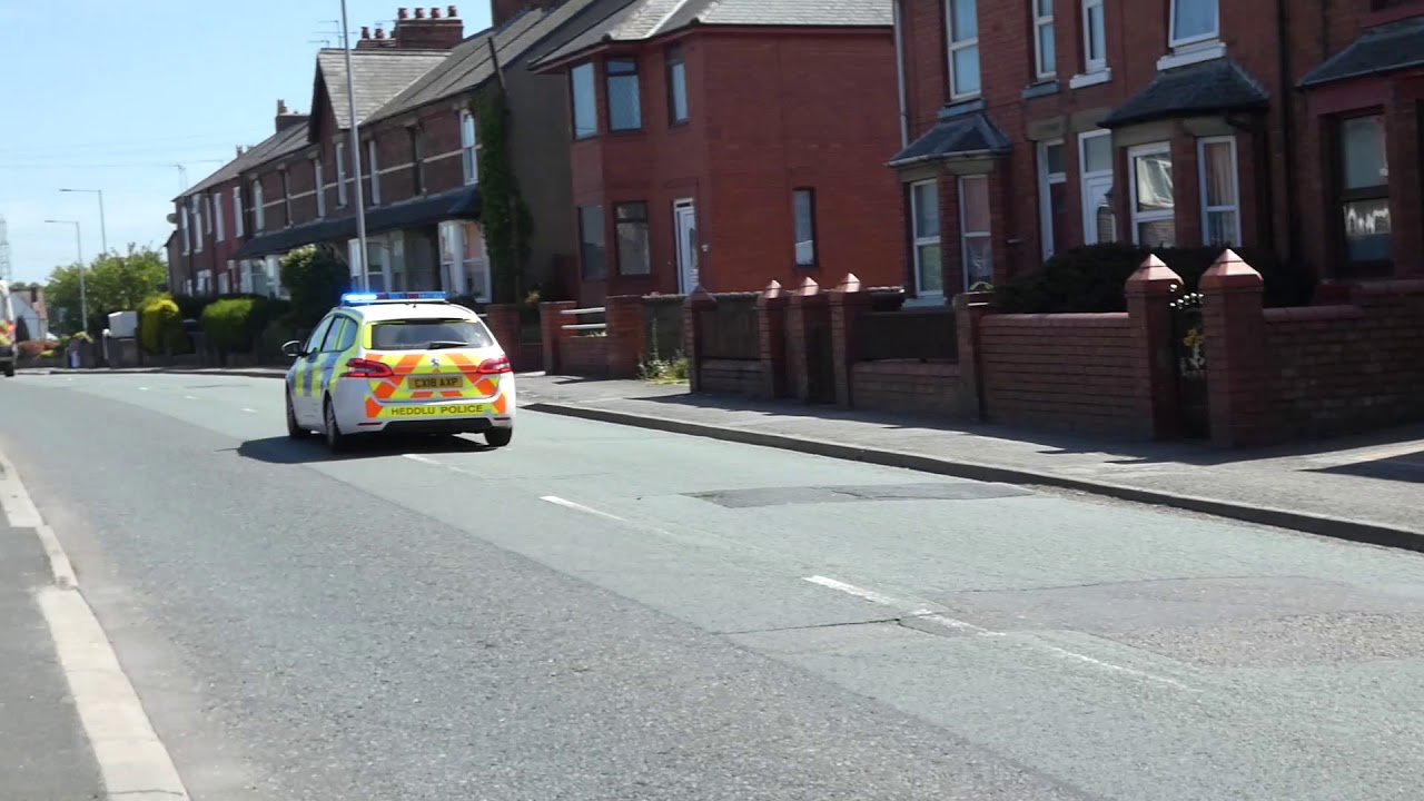 North Wales Police Heddlu Gogledd Cymru Car on 999 emergency response ...